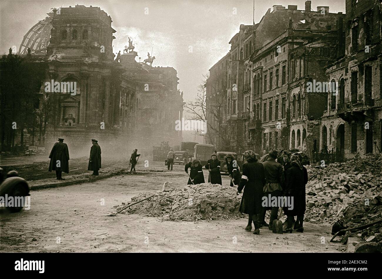Destroyed Reichstag Stockfotos und -bilder Kaufen - Alamy