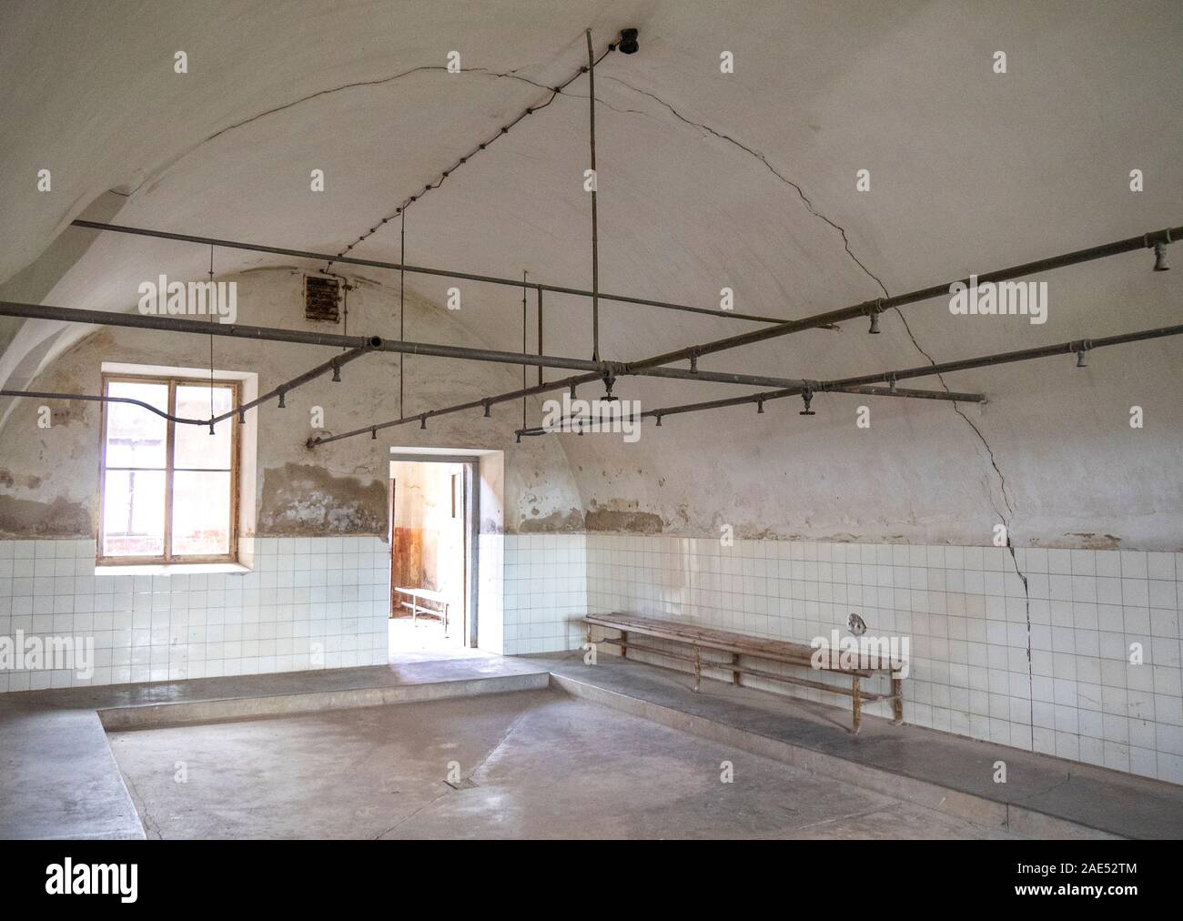 Duschen im Duschraum in Theresienstadt Malá pevnost kleine Festung Nazi ...
