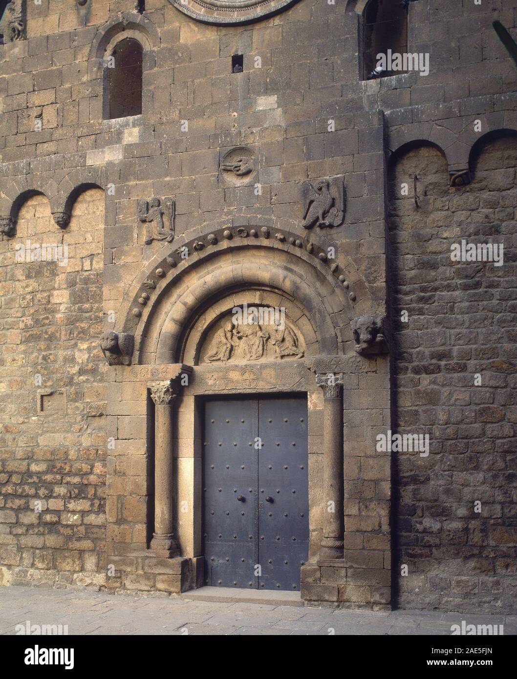 IGLESIA DE SAN PABLO - PORTADA ROMANICA CON TIMPANO FIGURADO - ARCOS ...