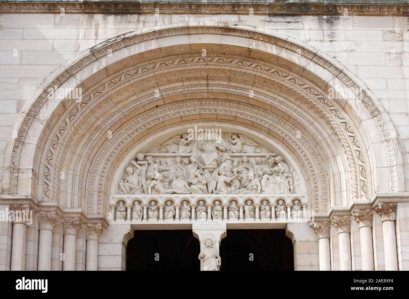 Romanisches Tympanon Stockfotos und -bilder Kaufen - Alamy