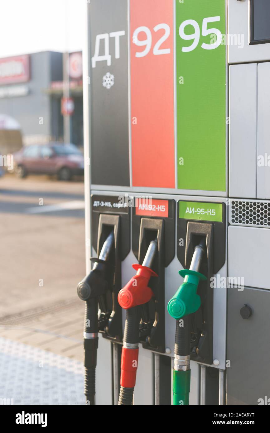 Moderne Zapfsäulen an Tankstellen Tankstelle für Autos Stockfotografie ...