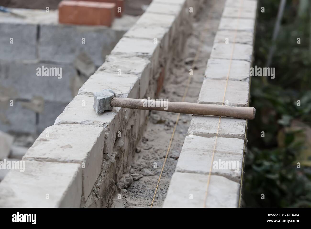 Ziegelsteinmauerwerk mauerwerkmauer -Fotos und -Bildmaterial in hoher ...