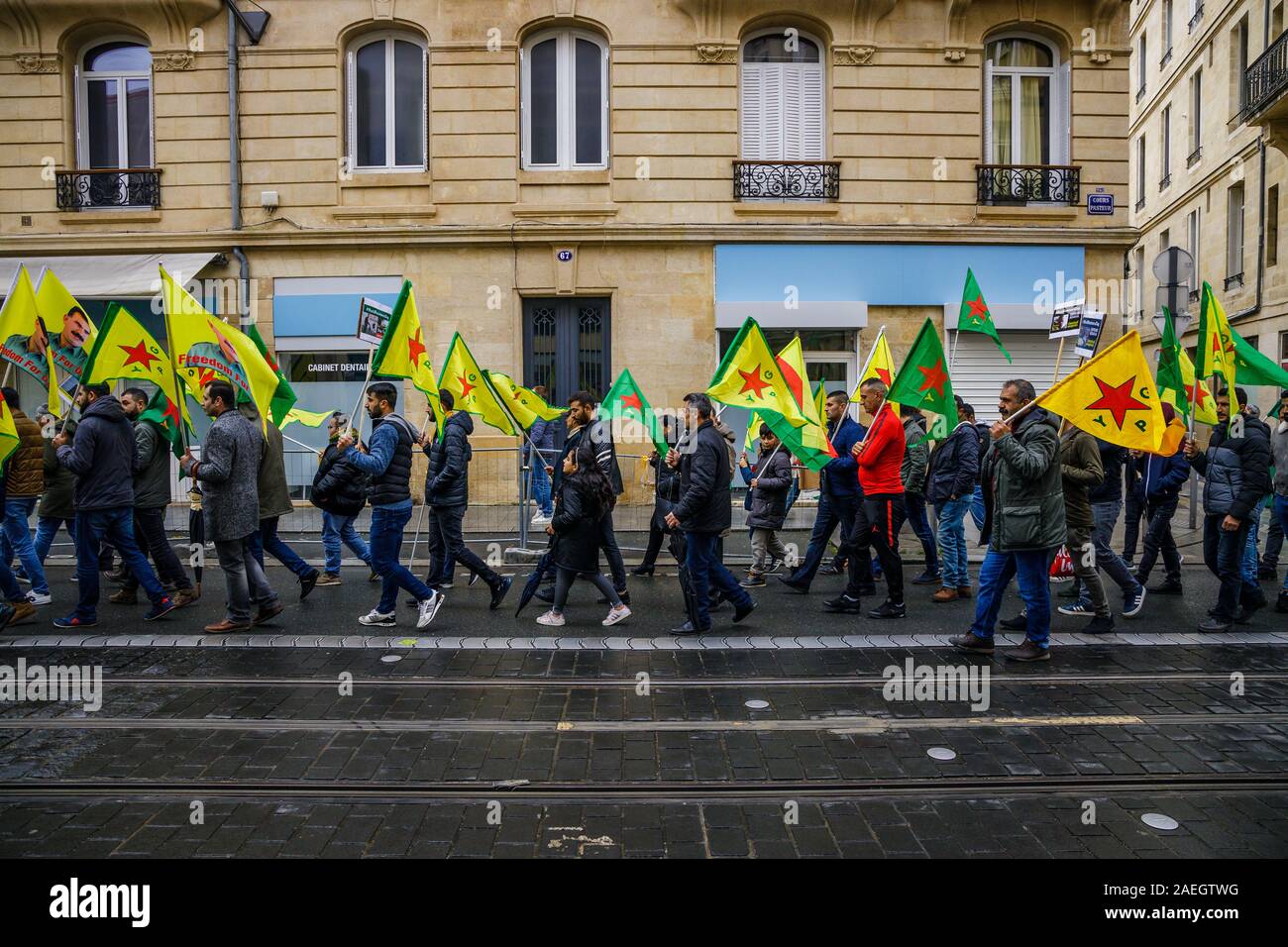 Rojava Flagge Stockfotos und -bilder Kaufen - Alamy