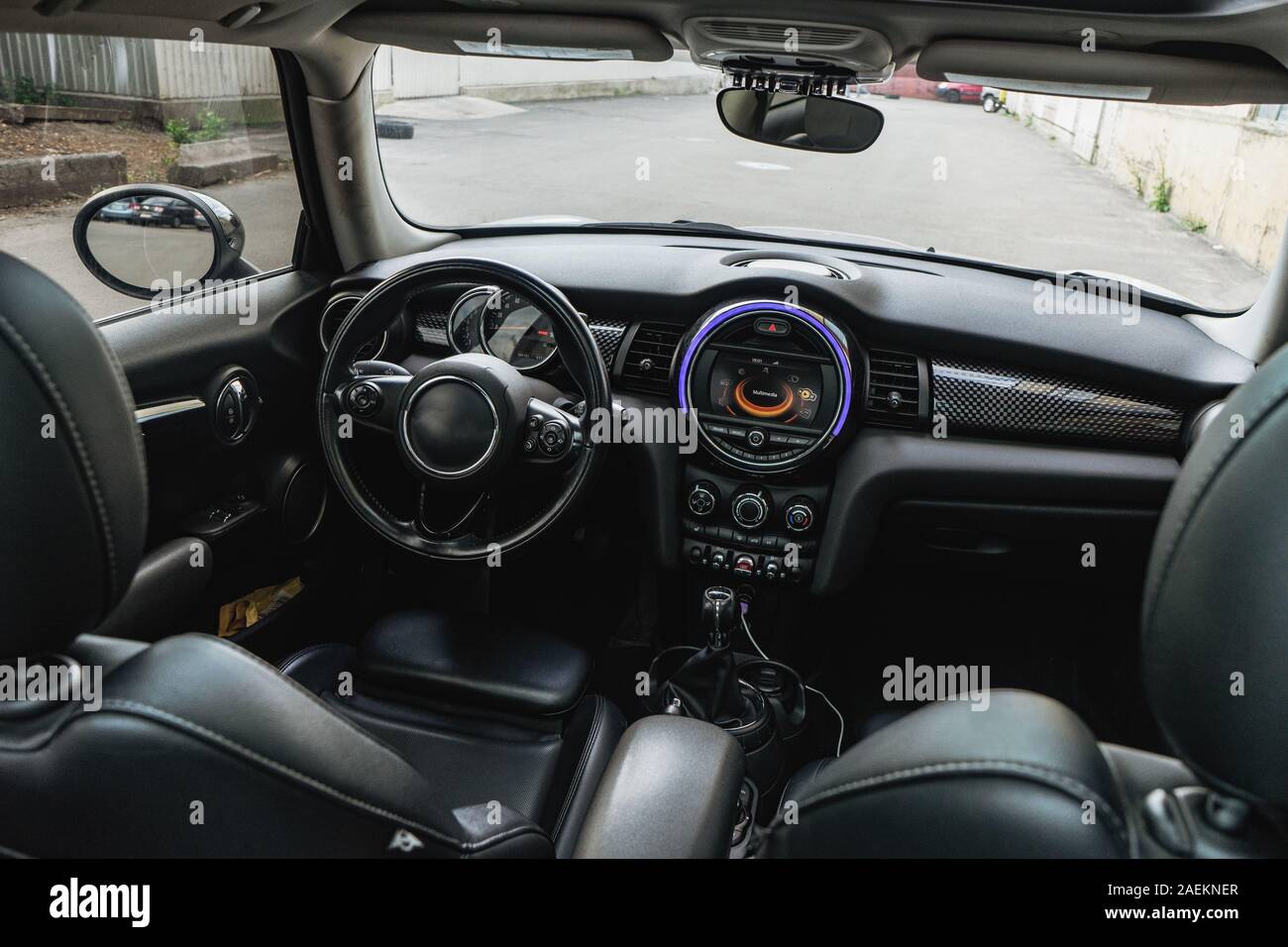 Auto innenraum sitze -Fotos und -Bildmaterial in hoher Auflösung – Alamy