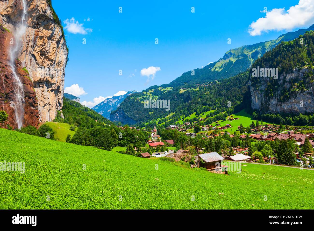 Staubbachfall Wasserfall Wasserfall im Lauterbrunnental in Interlaken ...