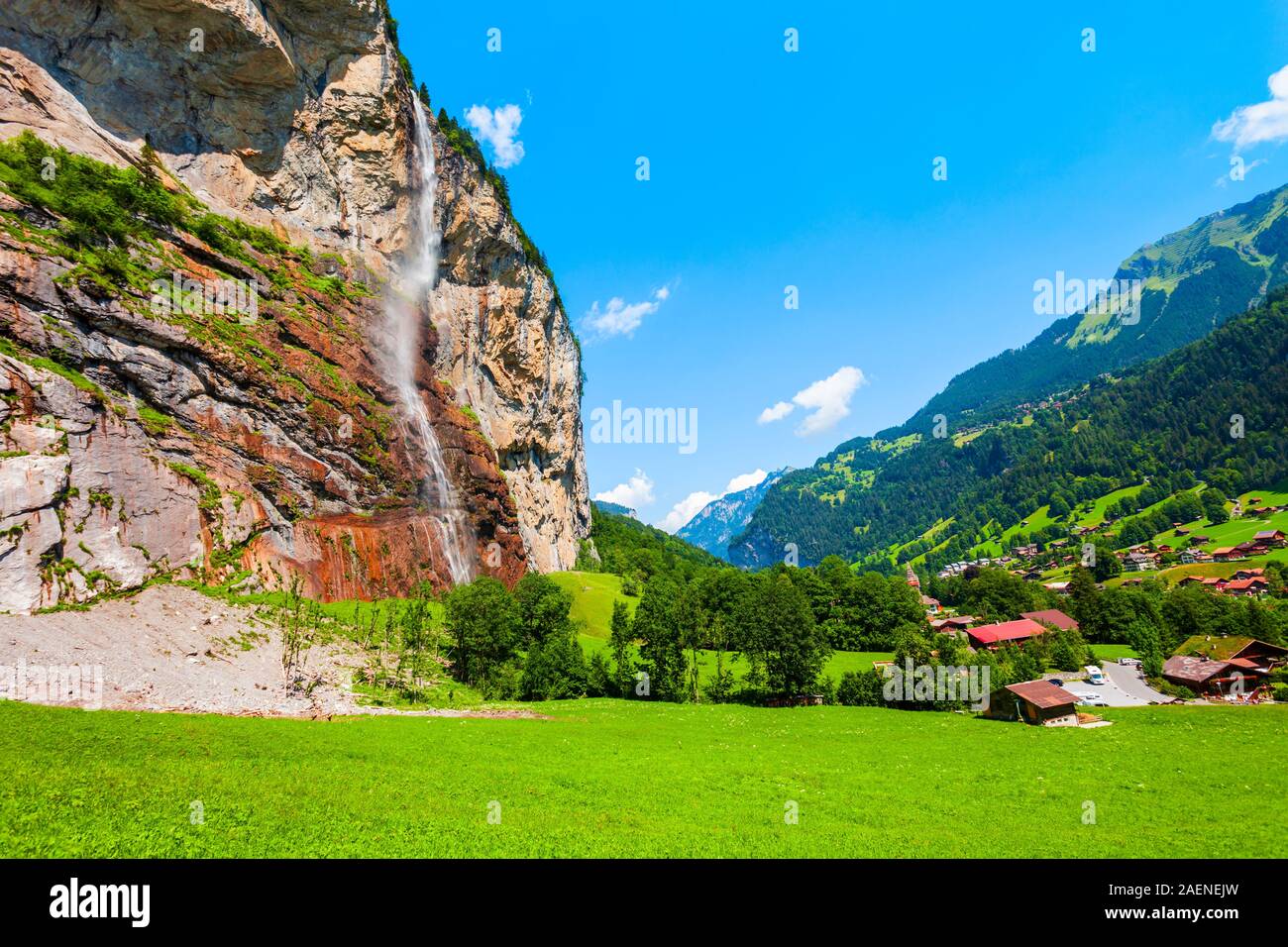 Staubbachfall Wasserfall Wasserfall im Lauterbrunnental in Interlaken ...