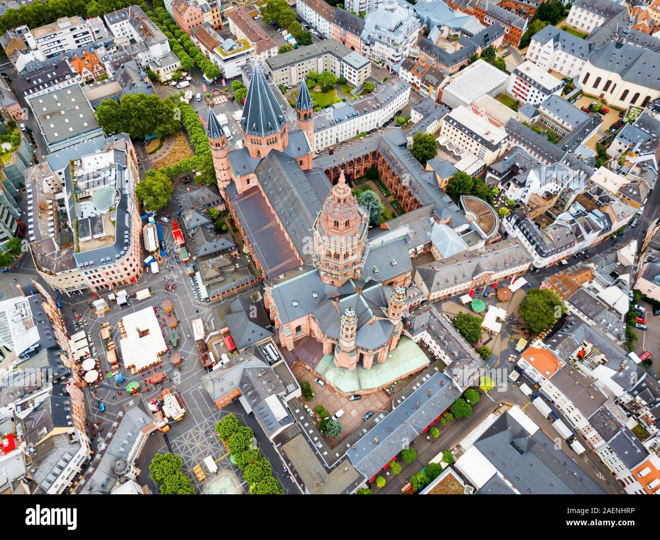 Mainzer Dom Antenne Panoramablick, auf dem Marktplatz der Stadt Mainz ...