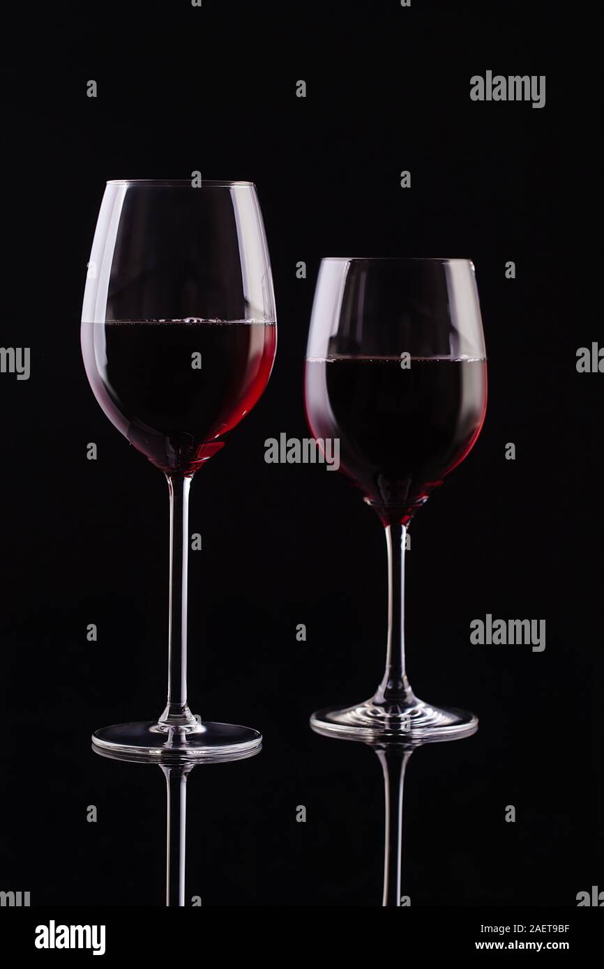 Rotwein Glasflasche Weinglas Trinken Stockfotos und -bilder Kaufen - Alamy