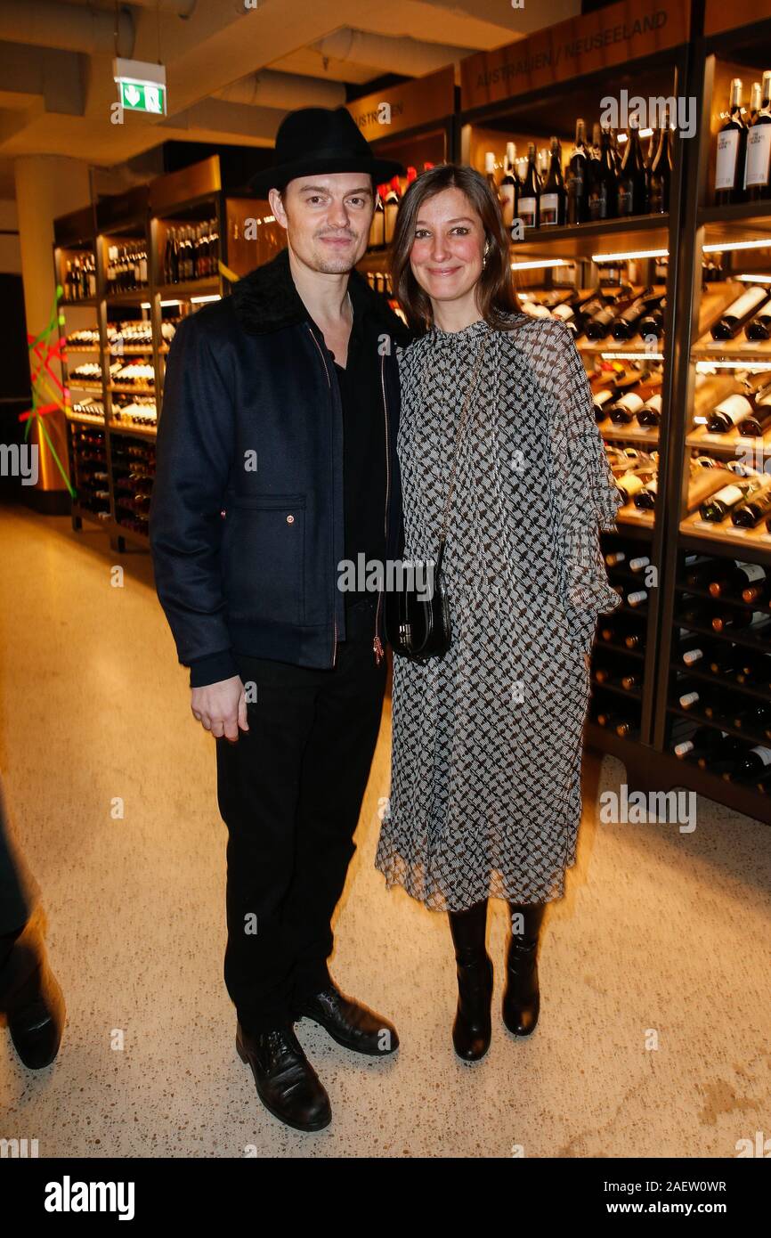 Berlin, Deutschland. 10 Dez, 2019. Sam Riley und seiner Frau Alexandra ...