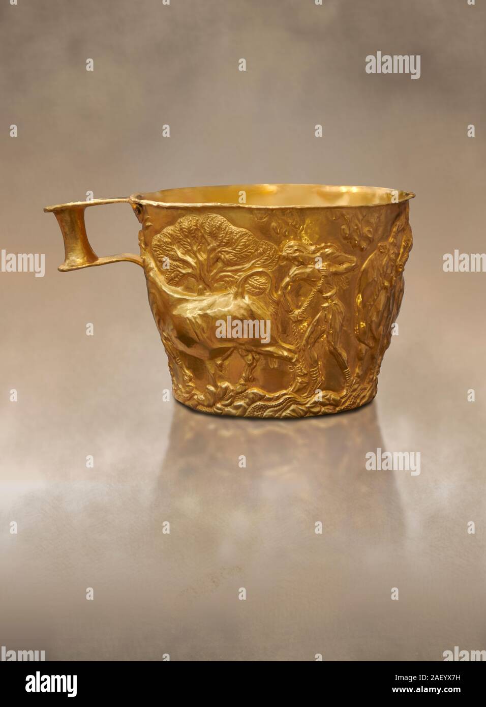 Vapheio (Vaphio oder Vafio) Mykenische Goldschale, die eine wilde ...