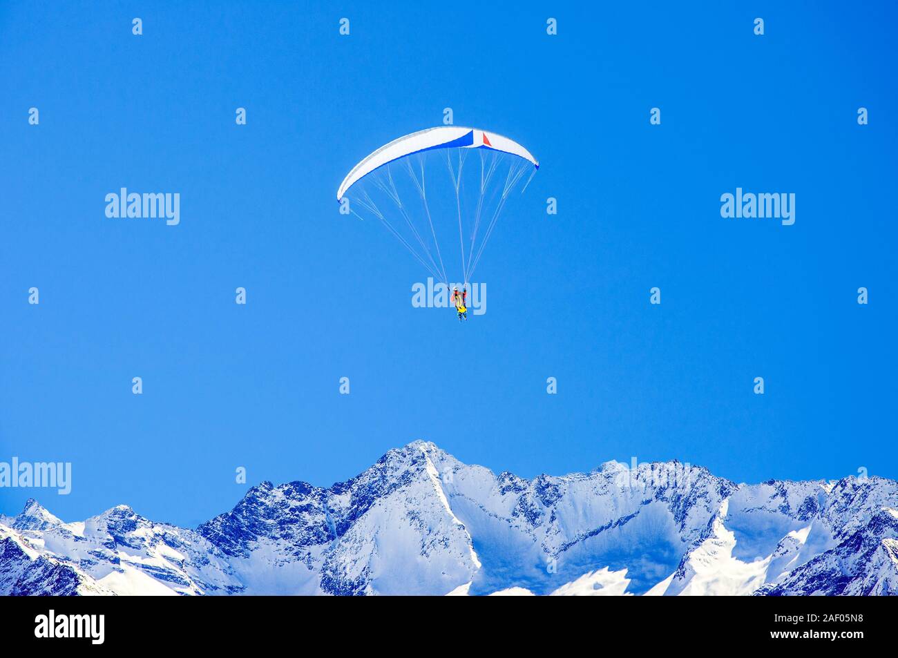 Paragliding gleitschirm -Fotos und -Bildmaterial in hoher Auflösung – Alamy