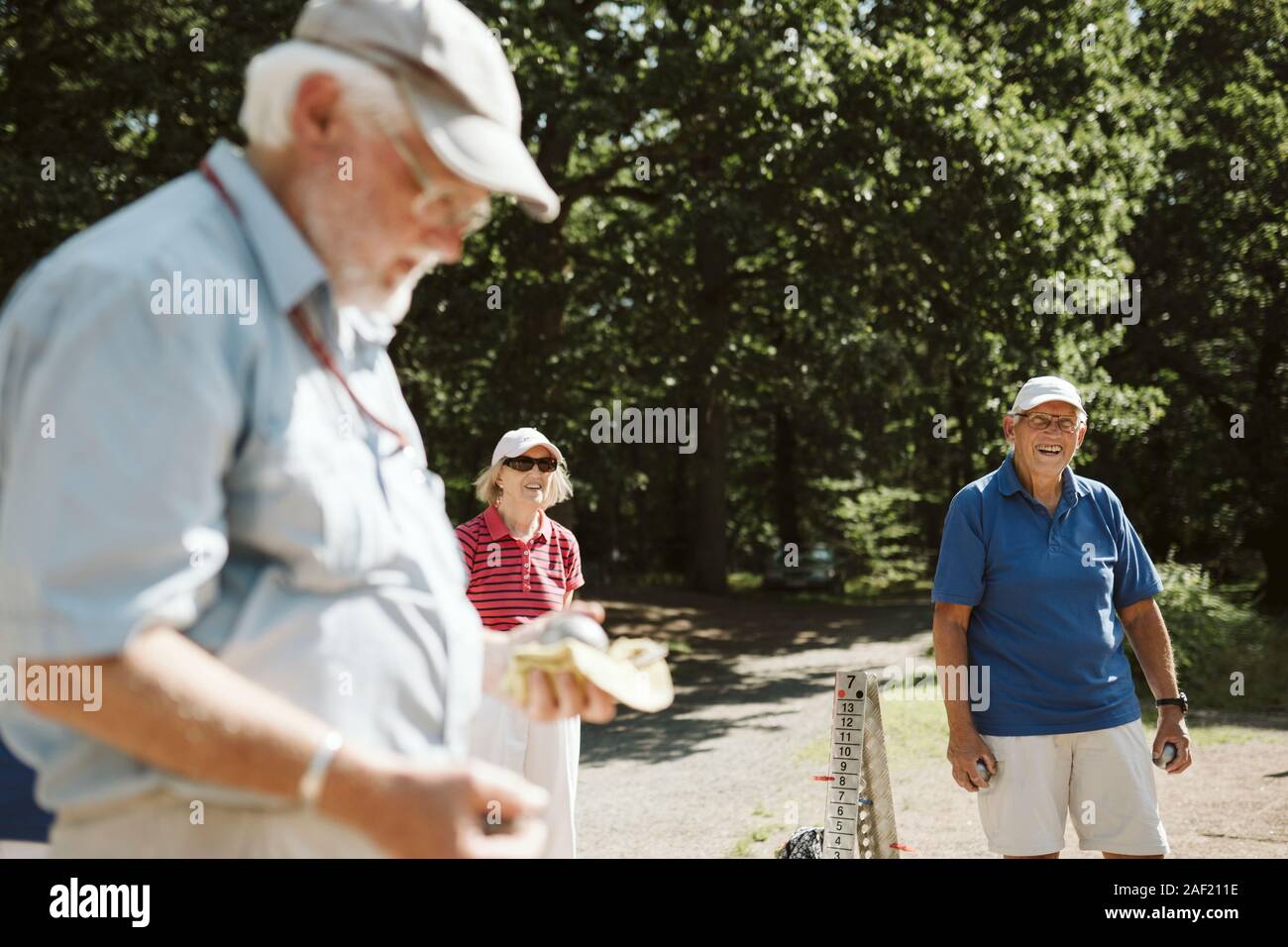 Happy seniors -Fotos und -Bildmaterial in hoher Auflösung – Alamy
