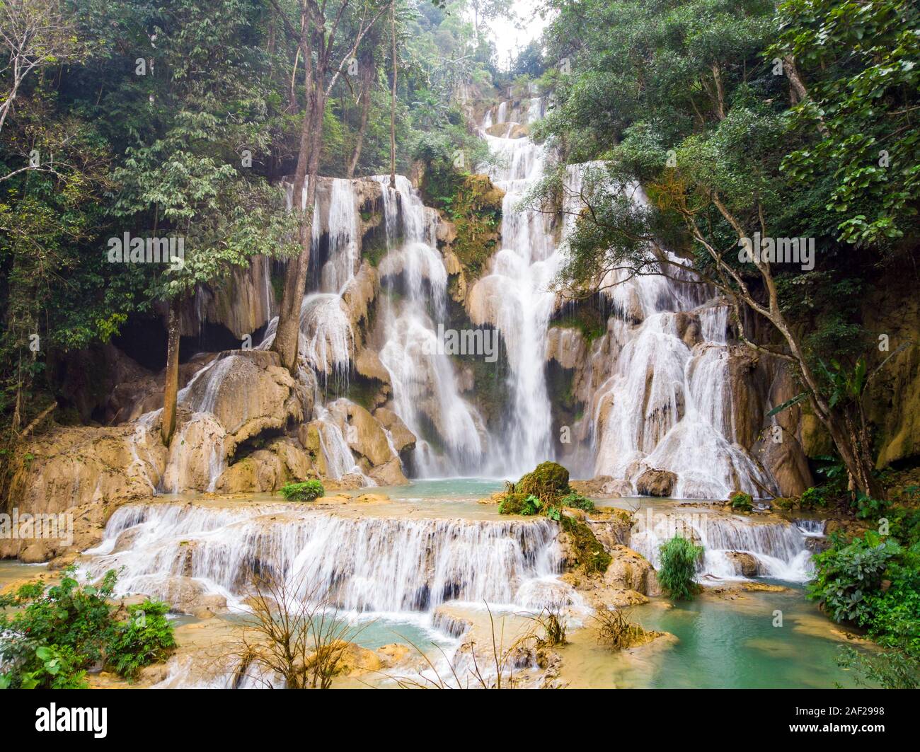 Luang prabang wasserfall -Fotos und -Bildmaterial in hoher Auflösung ...