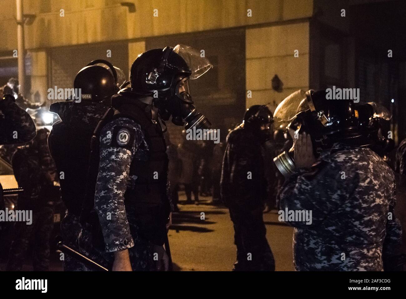 Polizei gasmaske -Fotos und -Bildmaterial in hoher Auflösung – Alamy