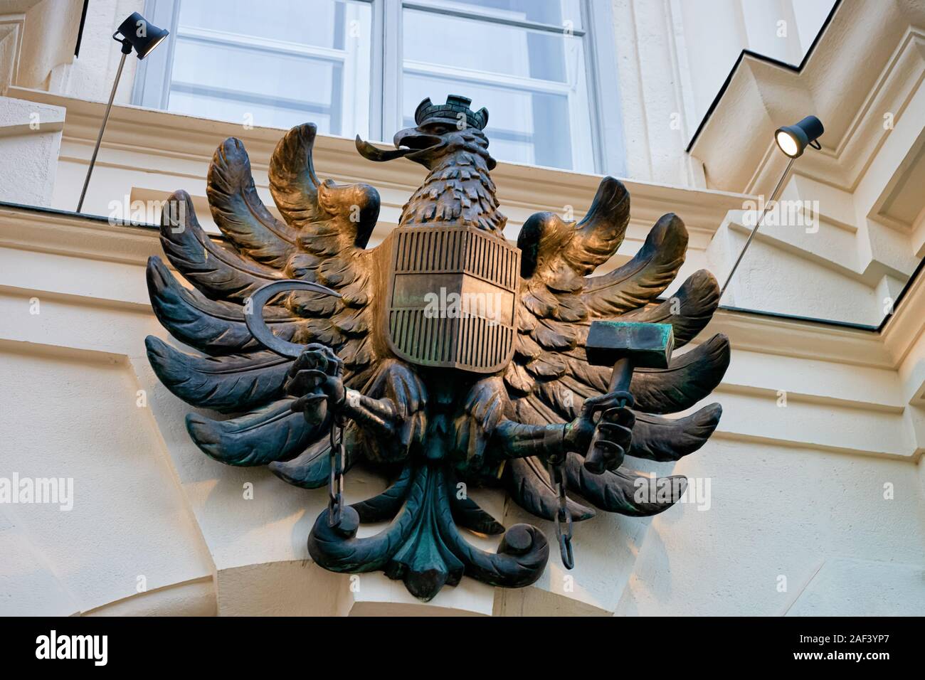 Wappen von Österreich im Bundeskanzleramt in Wien Stockfotografie - Alamy