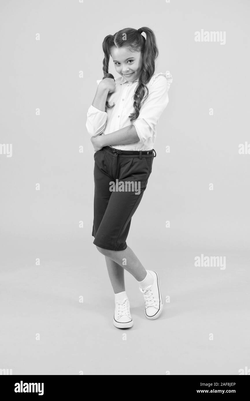 Shy schoolgirl -Fotos und -Bildmaterial in hoher Auflösung – Alamy