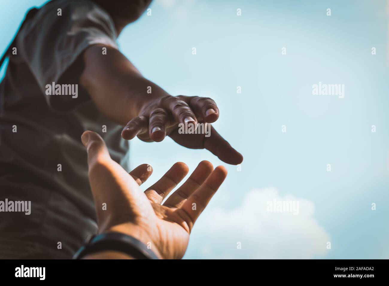 Nach Helfender Hand Greifen Stockfotos und -bilder Kaufen - Alamy