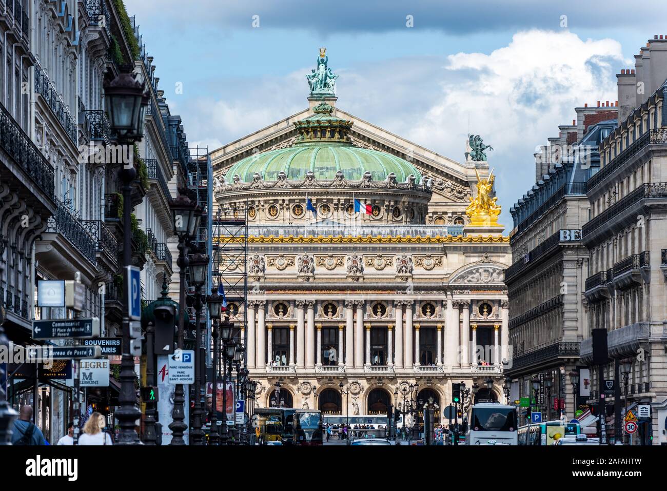 Dach Des Pariser Opernhauses Stockfotos und -bilder Kaufen - Alamy