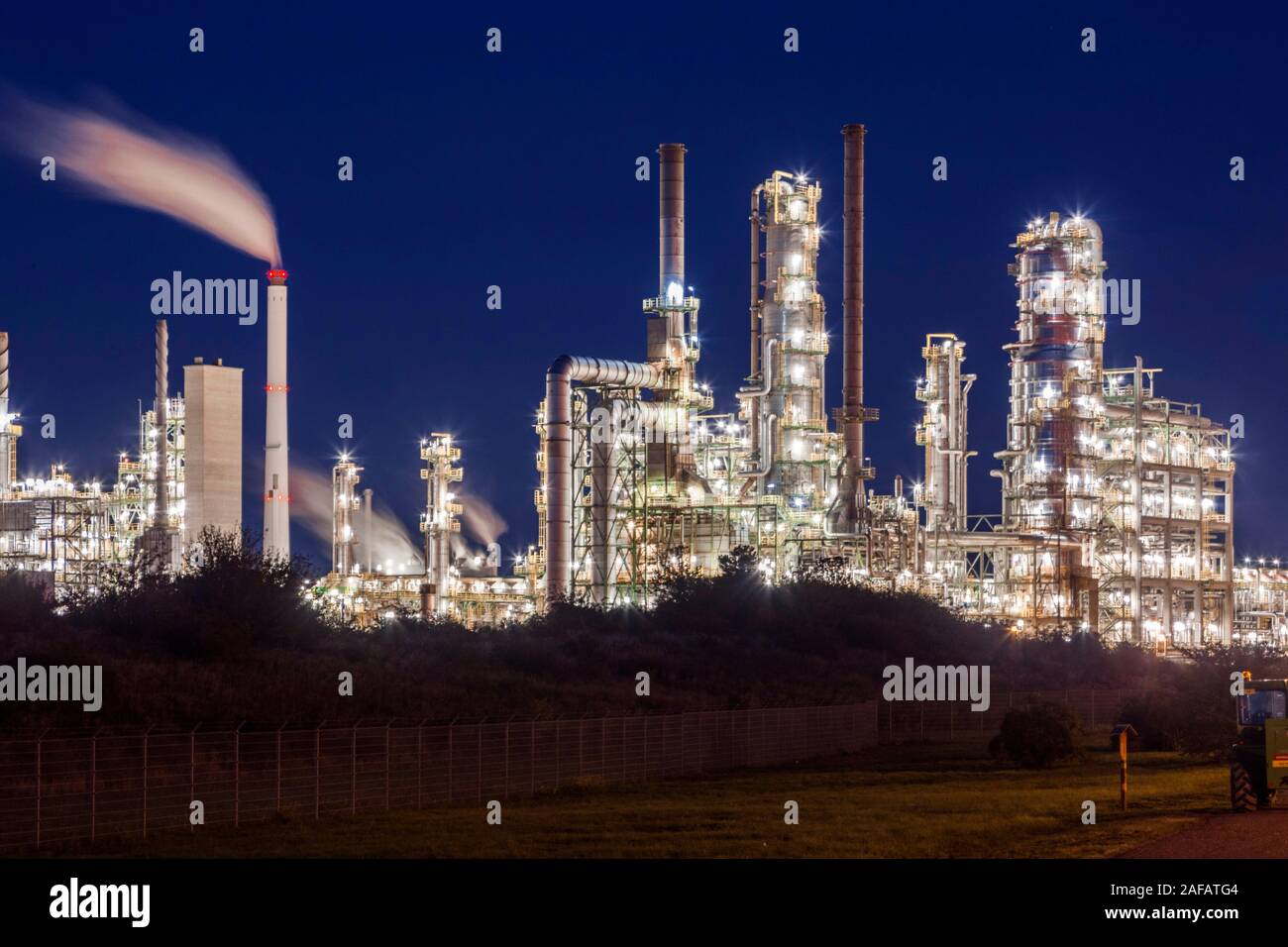 Leuna bei nacht -Fotos und -Bildmaterial in hoher Auflösung – Alamy