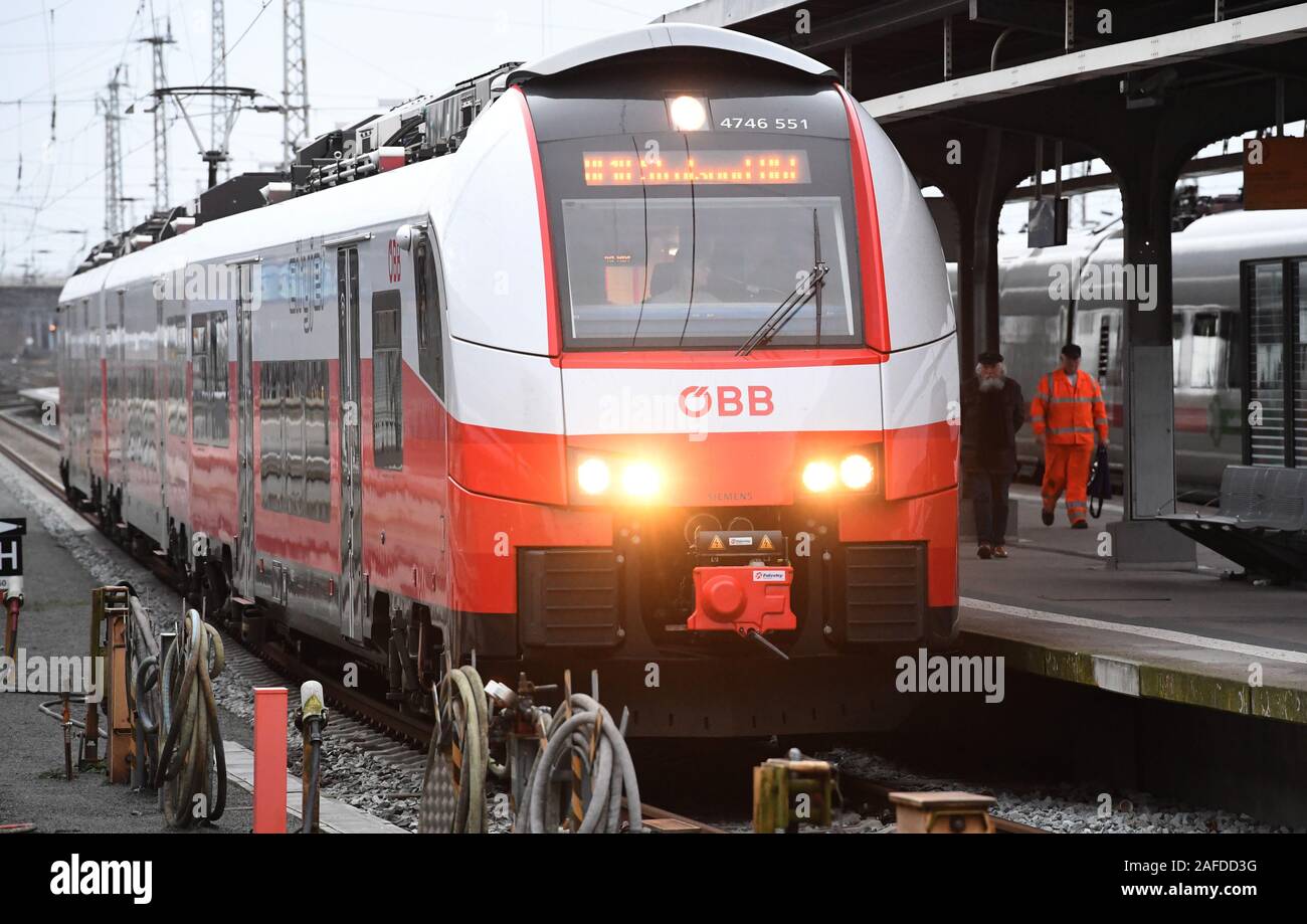 Regionalzug von obb -Fotos und -Bildmaterial in hoher Auflösung – Alamy