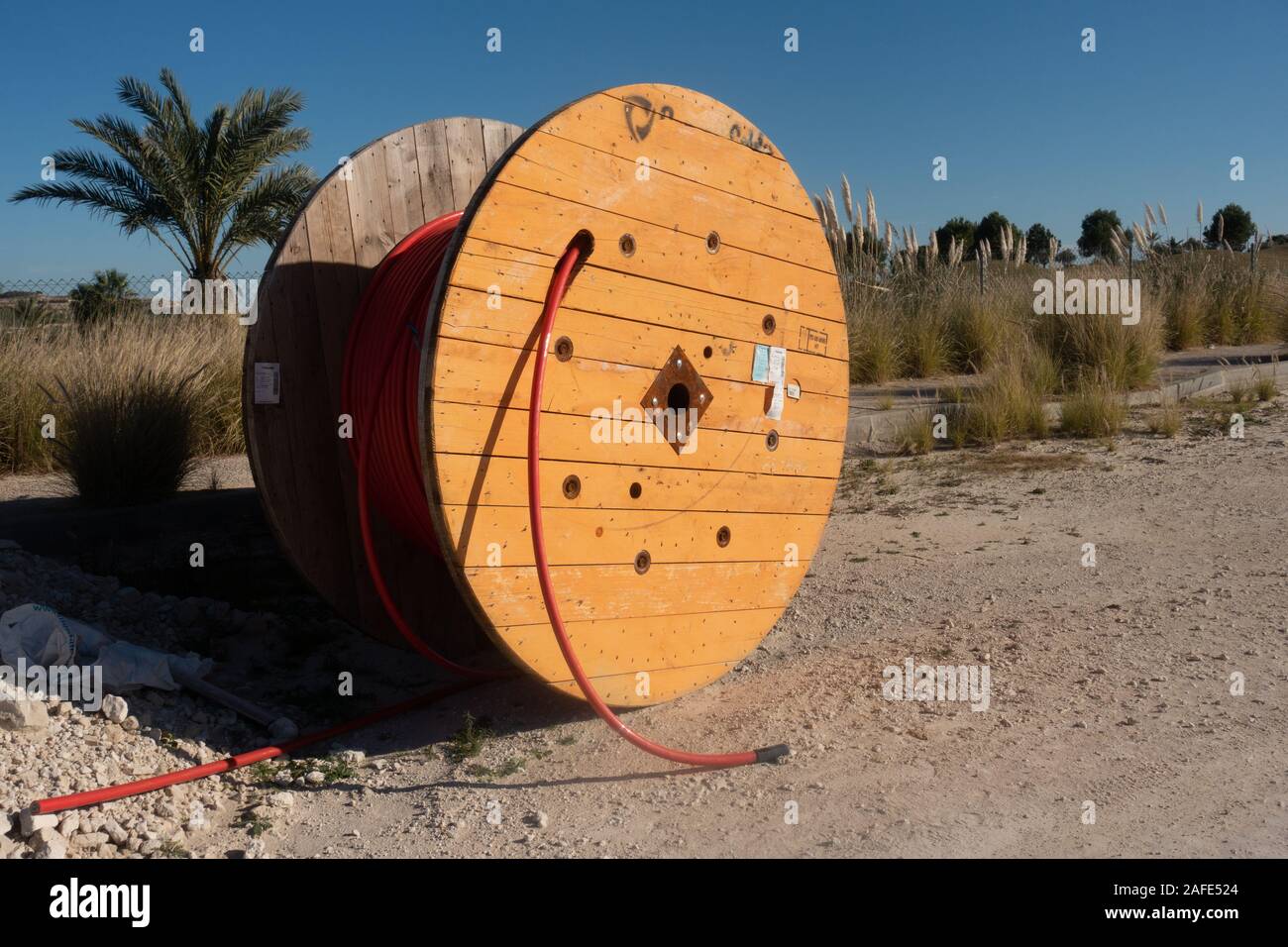 Cable roll cable reel -Fotos und -Bildmaterial in hoher Auflösung – Alamy