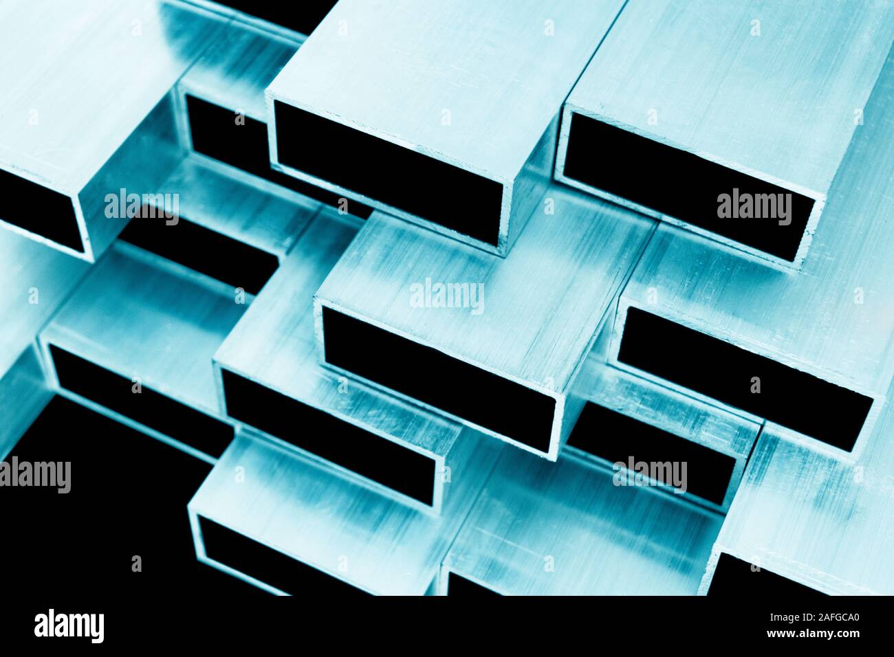 Profil aus Aluminium für Fenster und Türen Produktion. Strukturelle ...