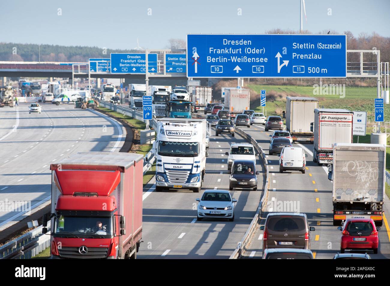 Traffic sign dresden -Fotos und -Bildmaterial in hoher Auflösung ...
