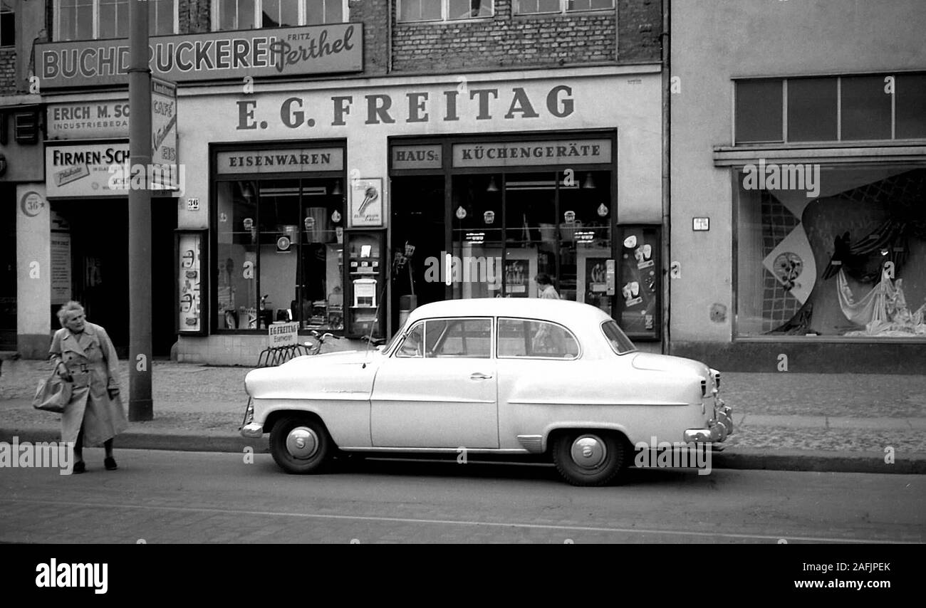 Westberlin in den 1950er jahren -Fotos und -Bildmaterial in hoher ...