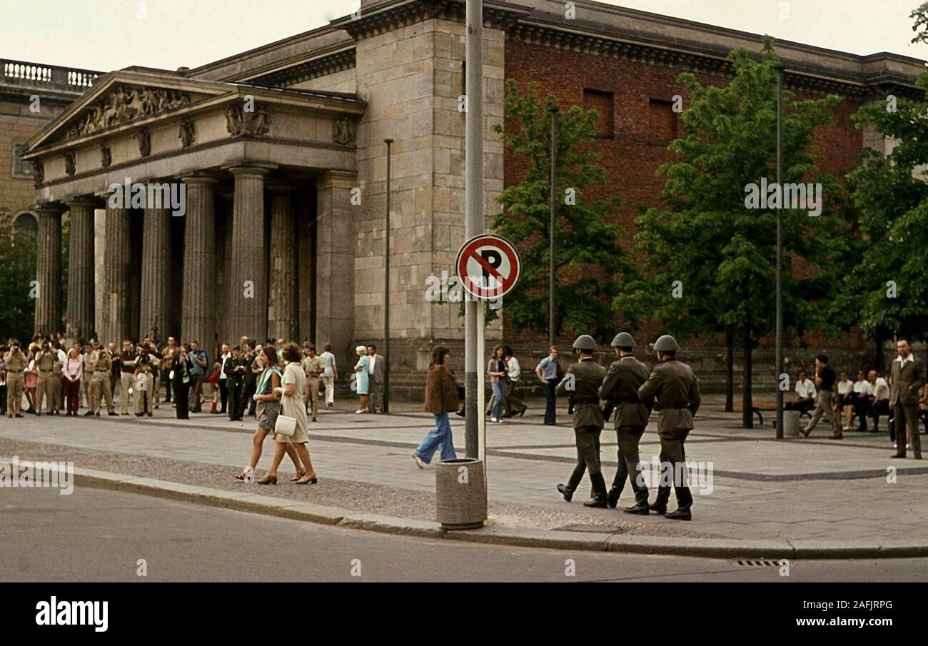 Neue Wache (Neue Wache) in Berlin. Bild zeigt die Soldaten der NVA ...