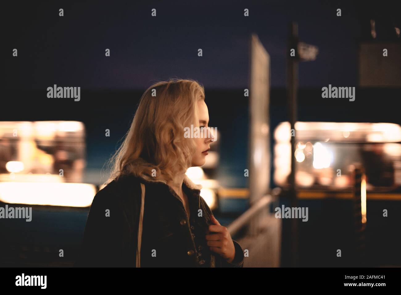 U Bahn Station In Der Nacht Stockfotos und -bilder Kaufen - Alamy