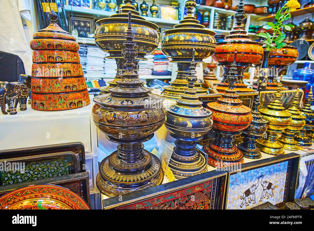 Lackwaren souvenirladen -Fotos und -Bildmaterial in hoher Auflösung – Alamy