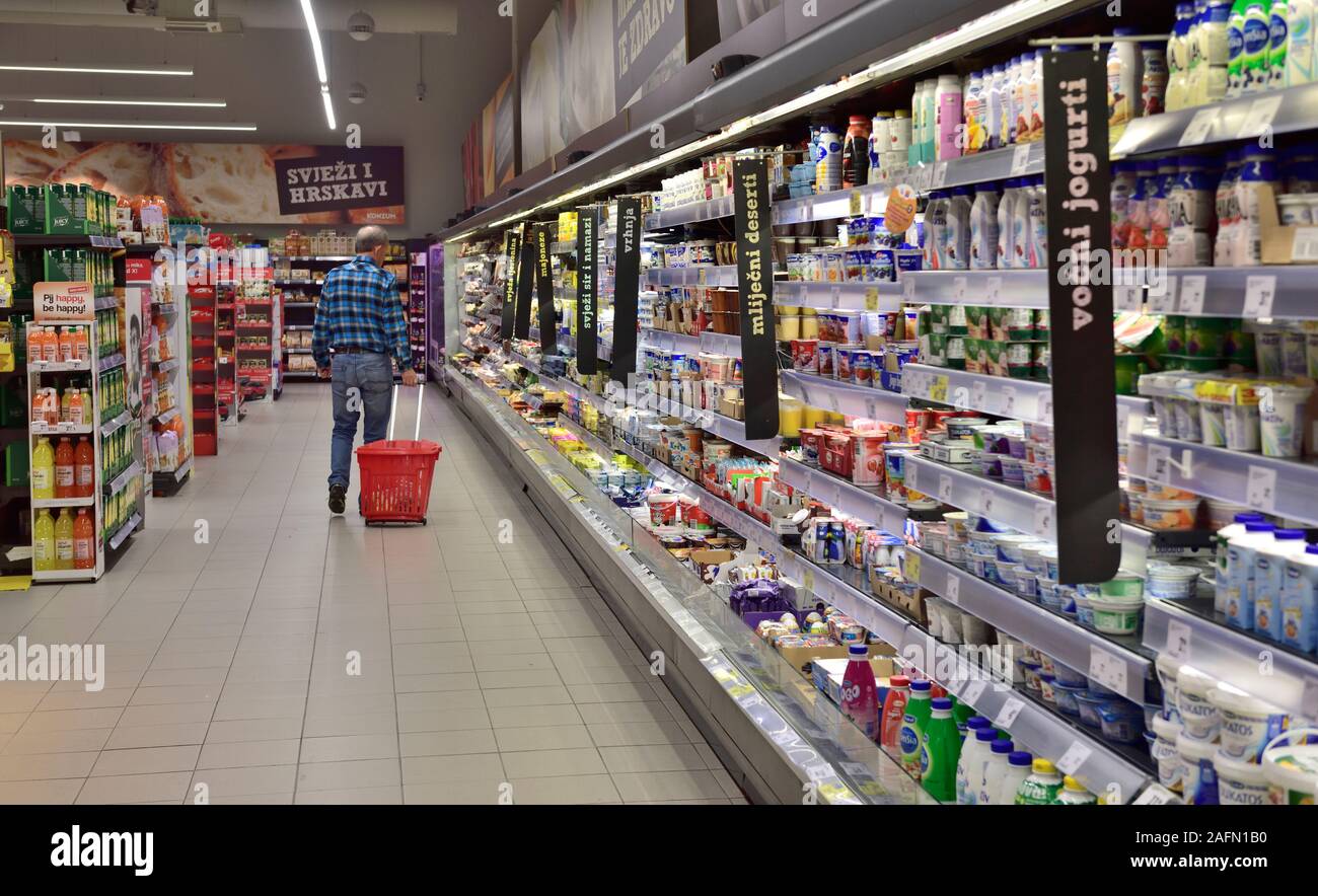 Konzum supermarkt -Fotos und -Bildmaterial in hoher Auflösung – Alamy