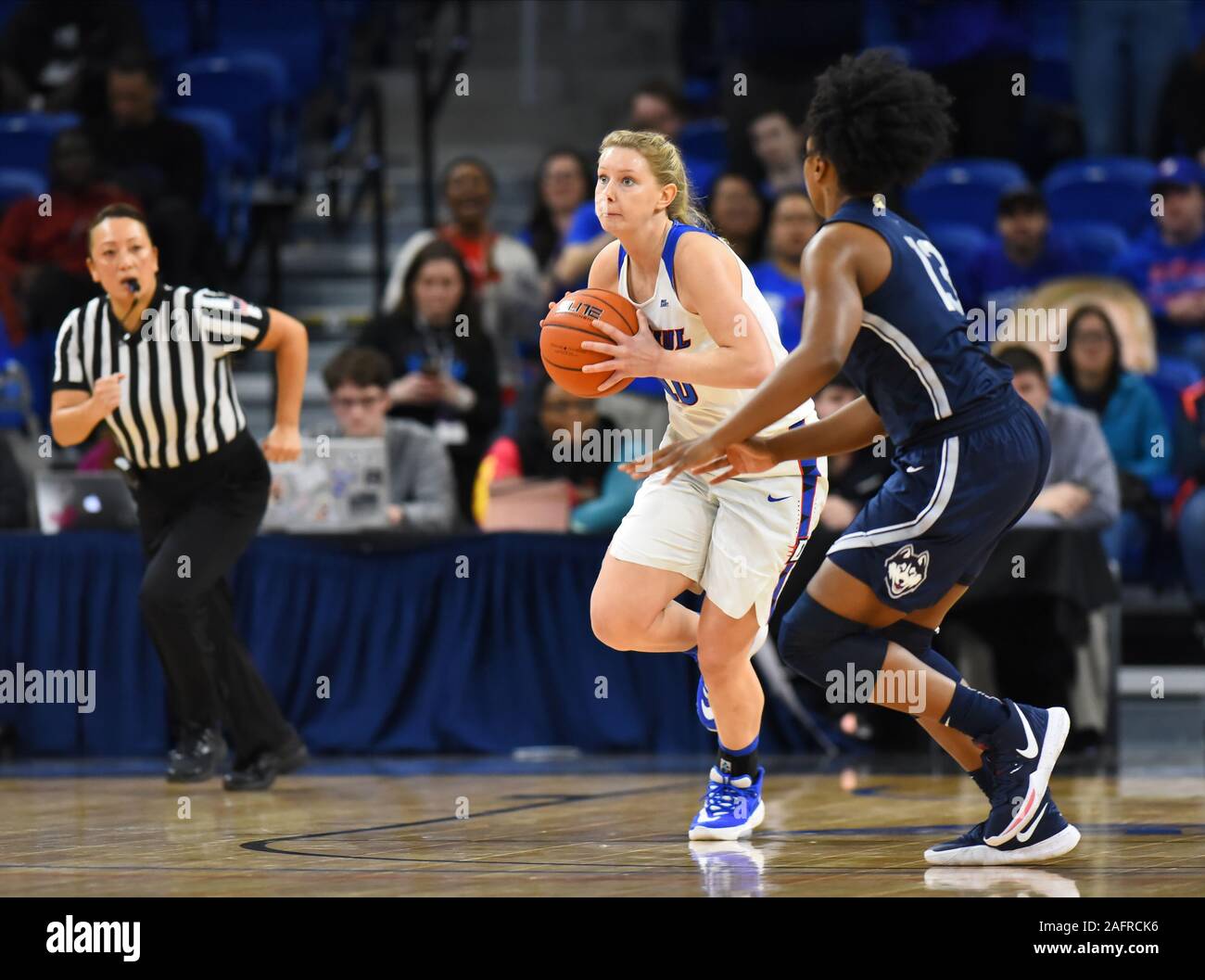 Chicago, Illinois, USA. 16 Dez, 2019. Lexi gehalten (10) Der DePaul ...
