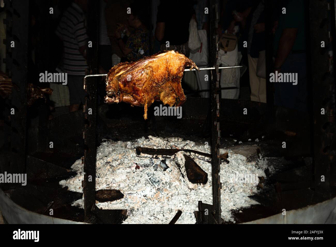 Lamm grillen -Fotos und -Bildmaterial in hoher Auflösung – Alamy