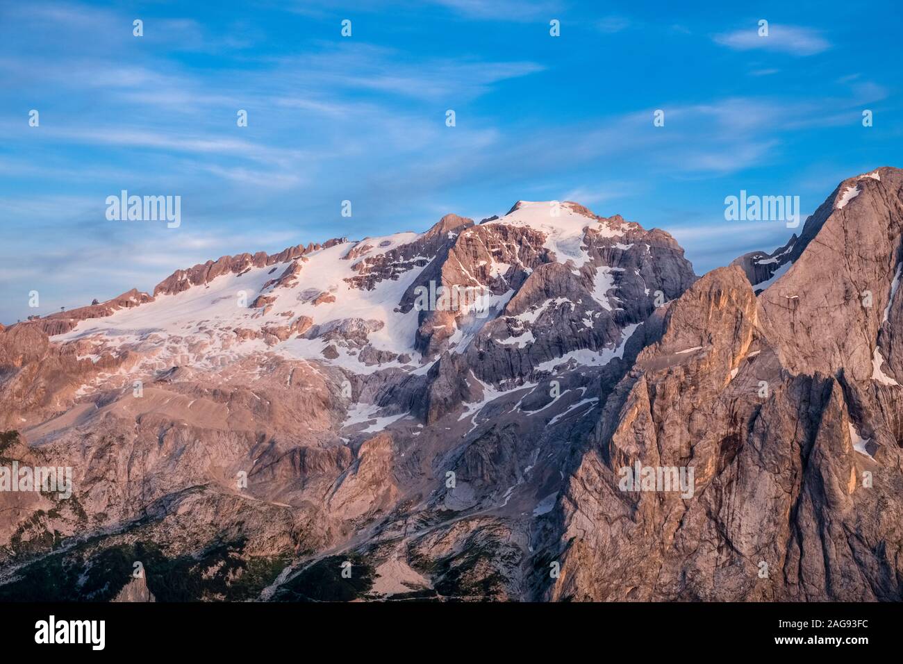 Marmolada gletscher -Fotos und -Bildmaterial in hoher Auflösung – Alamy