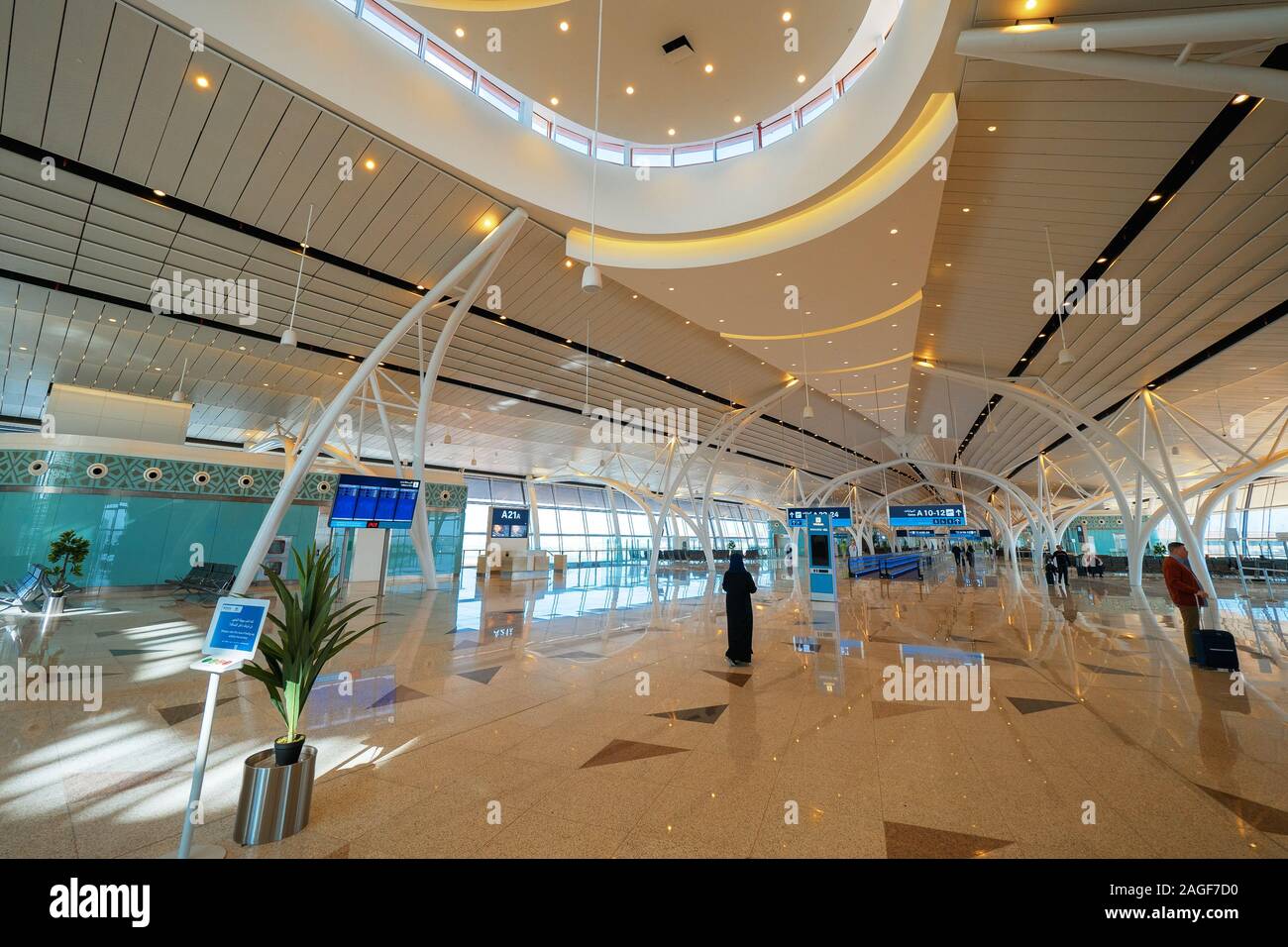 Innenansicht des neuen Terminal 1 am King Abdulaziz International ...