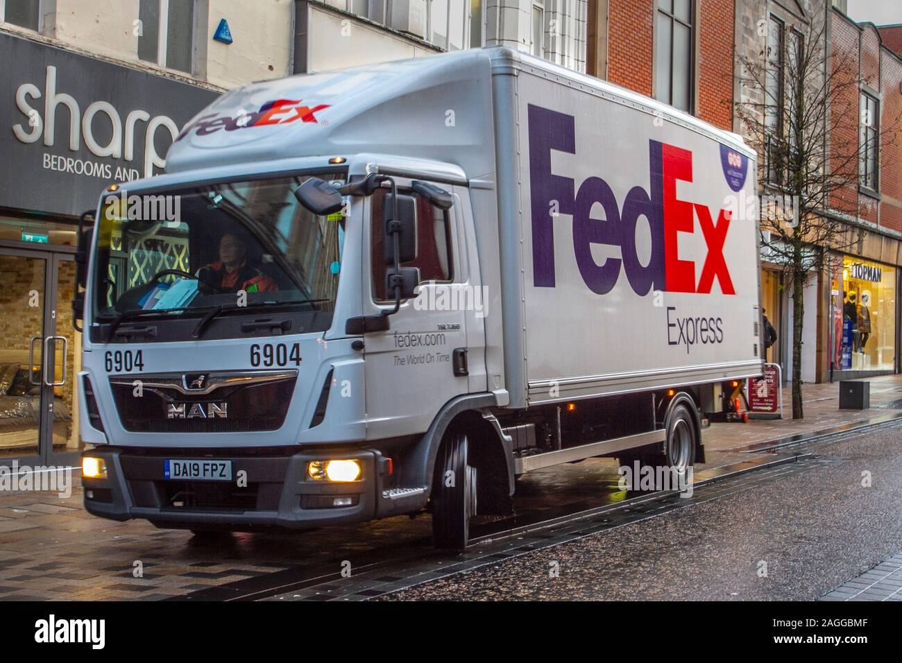Fed ex lieferwagen -Fotos und -Bildmaterial in hoher Auflösung – Alamy