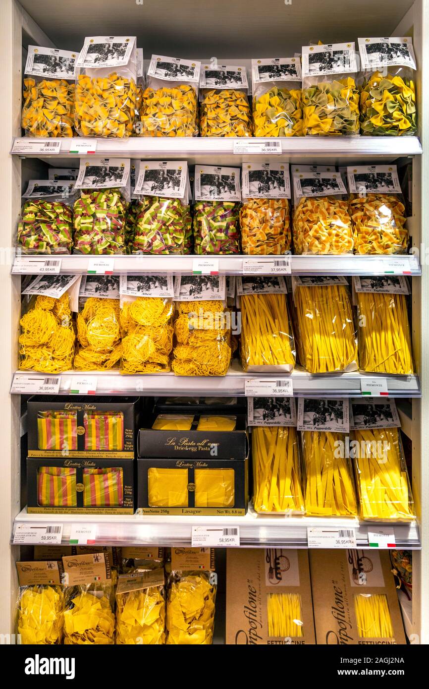 Regal mit lebensmitteln -Fotos und -Bildmaterial in hoher Auflösung – Alamy