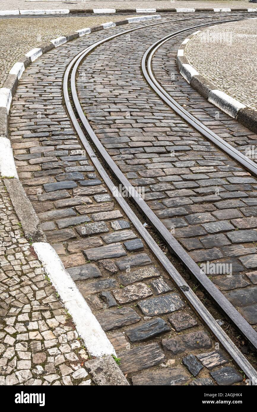 Straßenbahn Schiene auf einer Straße aus rechteckigen Rock Stück einer ...