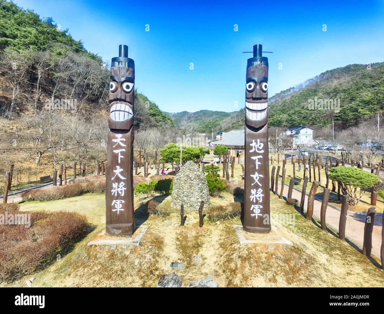 Korea totem pole jangseung -Fotos und -Bildmaterial in hoher Auflösung ...