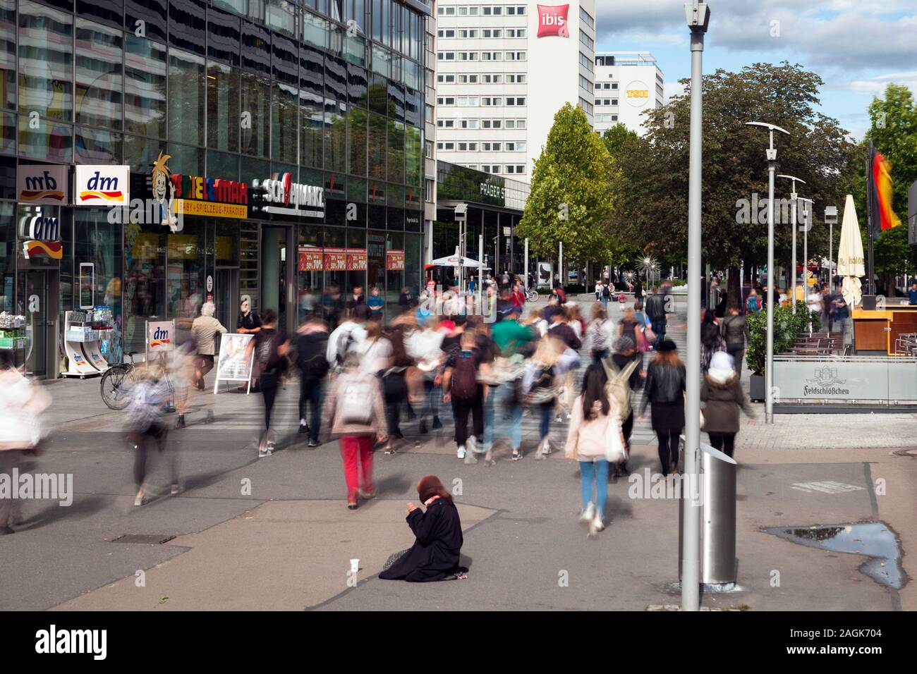 Fußgängerzone Prager Straße Stockfotos und -bilder Kaufen - Alamy