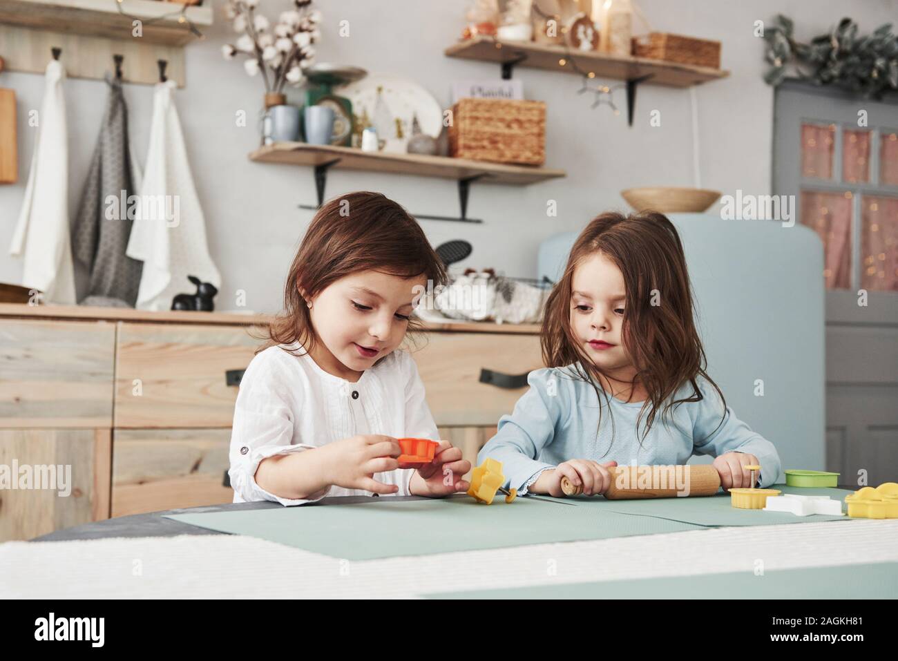 Regal Spielen Stockfotos und -bilder Kaufen - Alamy