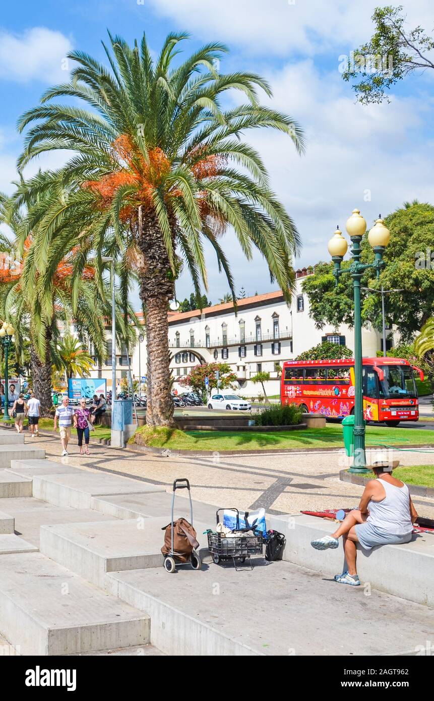 Funchal madeira bus -Fotos und -Bildmaterial in hoher Auflösung – Alamy