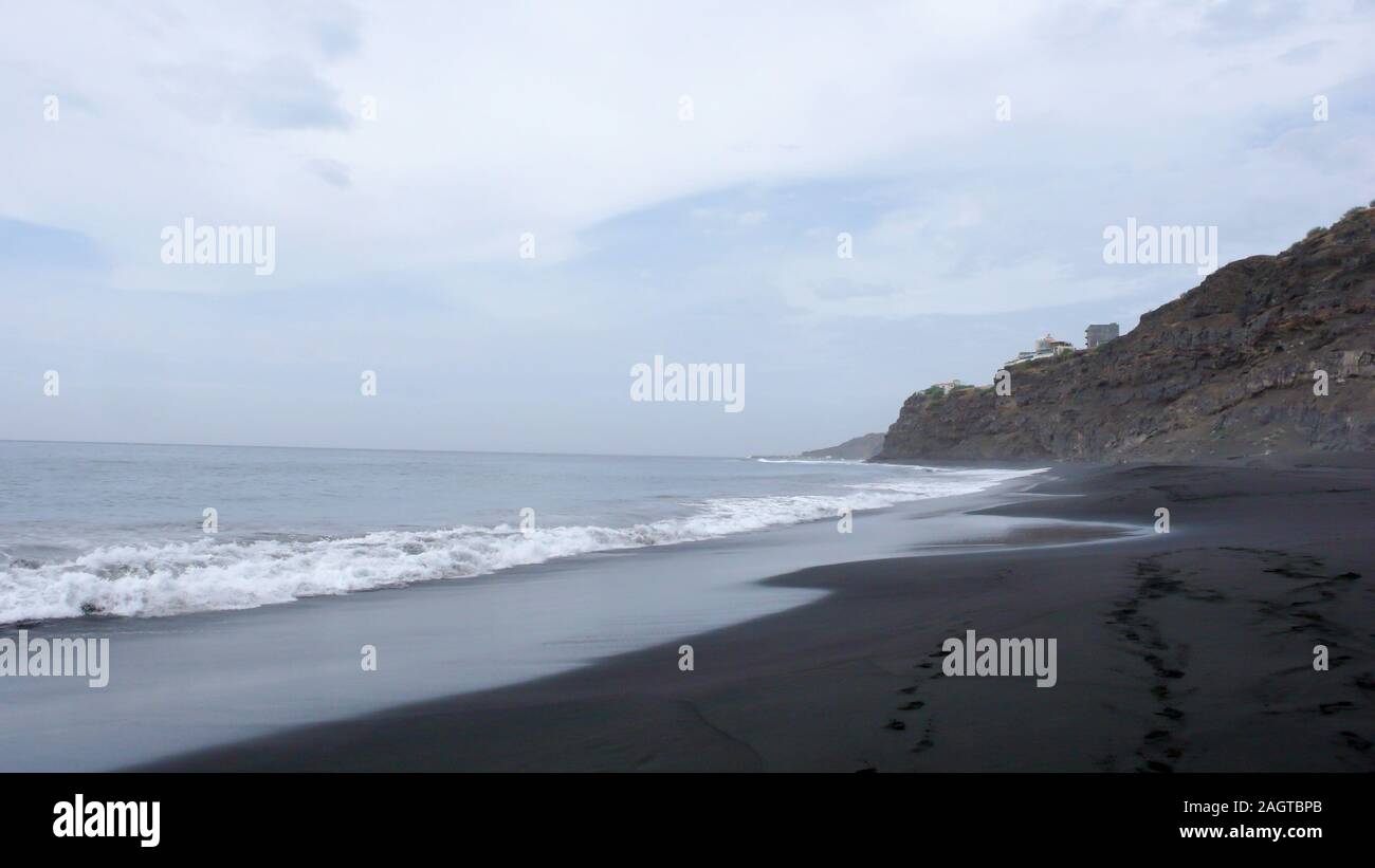 Black Lava Sand Beach Stockfotos und -bilder Kaufen - Alamy