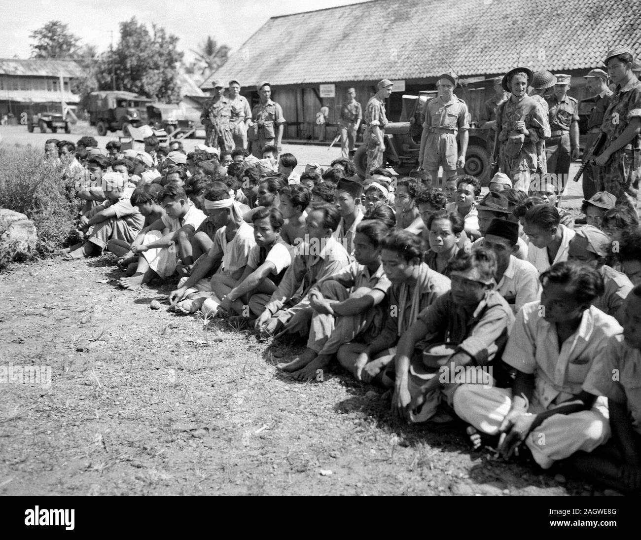 Gefangene sitzen Schwarzweiß-Stockfotos und -bilder - Alamy