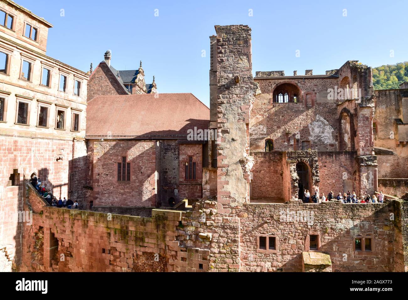 Heidelberg castle tourist -Fotos und -Bildmaterial in hoher Auflösung – Alamy