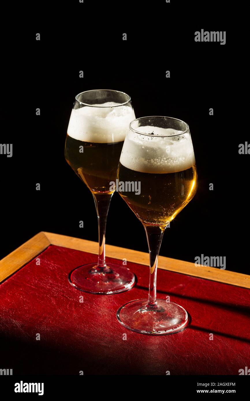 Pils beer pub -Fotos und -Bildmaterial in hoher Auflösung – Alamy