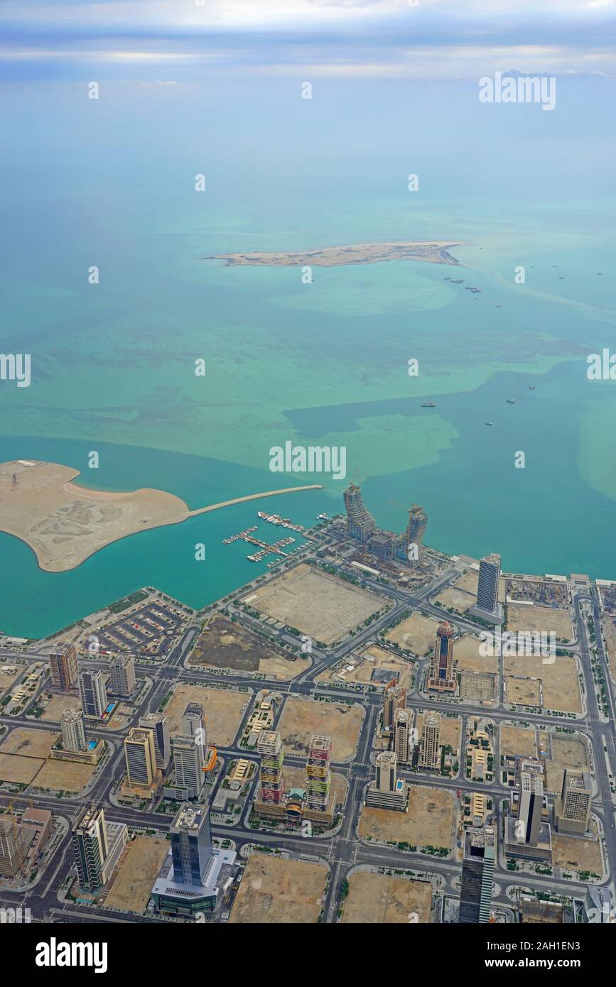 DOHA, Qatar-13 Dez 2019 - Luftbild der Bau der Katara Towers Hotel und ...