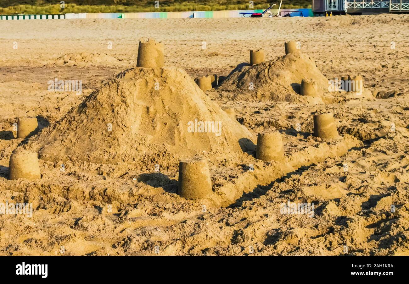 Kinder sandburgen -Fotos und -Bildmaterial in hoher Auflösung – Alamy