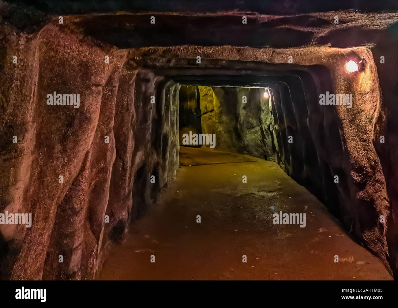 Alter Bergwerkstollen Tunnel, Nostalgische Landschaft, historische ...
